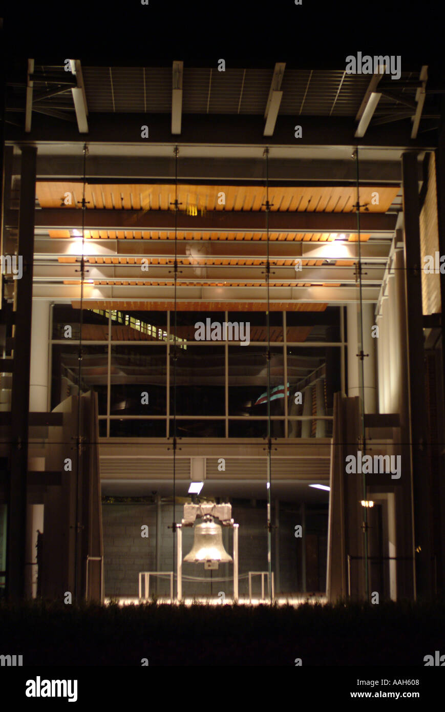 Illuminated independence square hall hi-res stock photography and ...