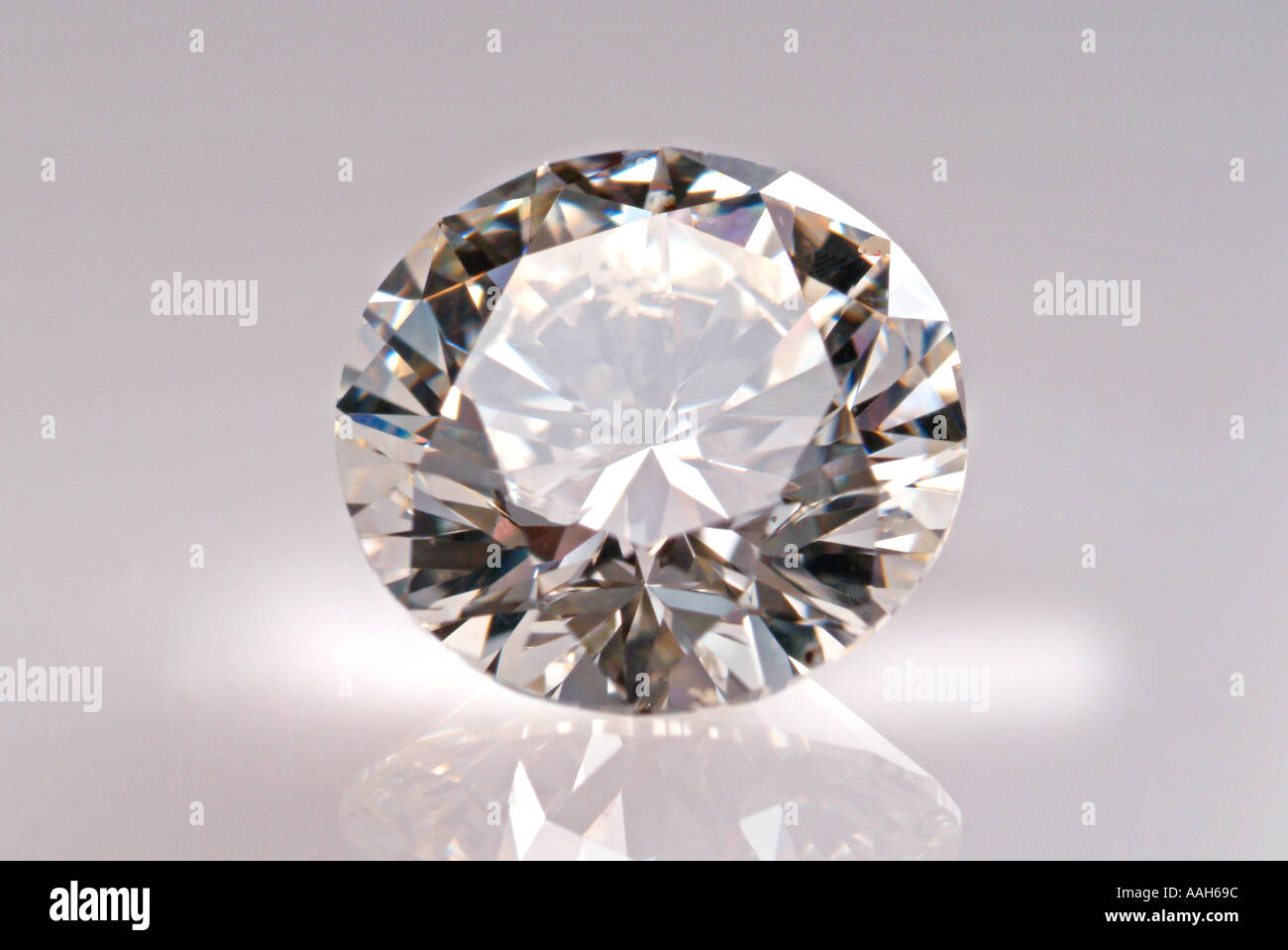 Crystal diamond cut hi-res stock photography and images - Alamy