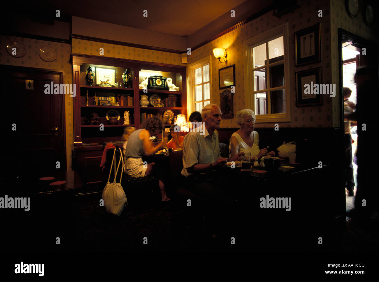 Guests in a pub Caernarvon Gwynedd Wales Great Britain Stock Photo - Alamy