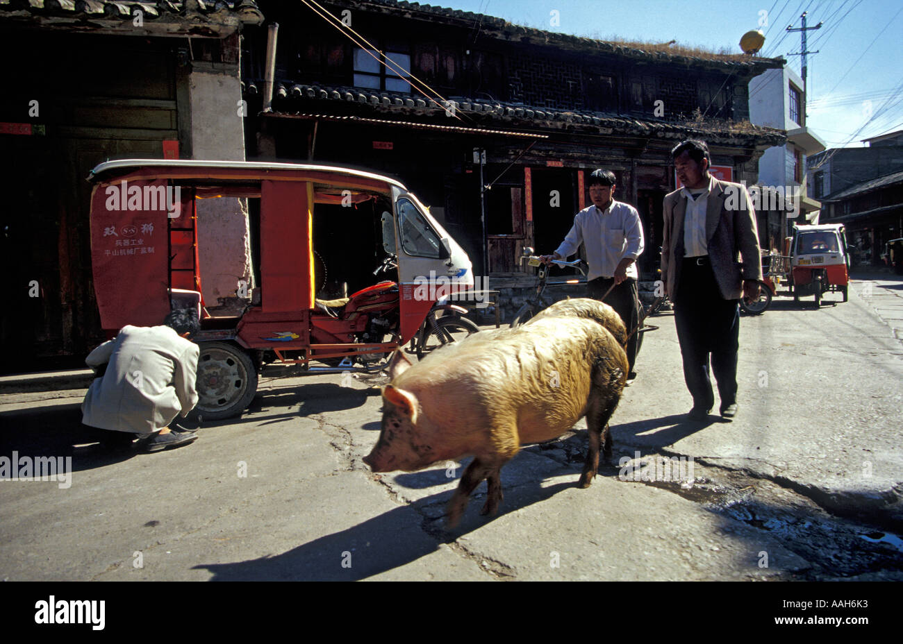 China yunnan poverty hi-res stock photography and images - Alamy