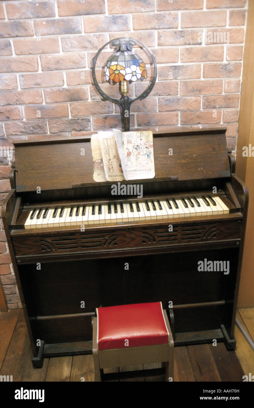 Stringed keyboard instrument hi-res stock photography and images - Alamy