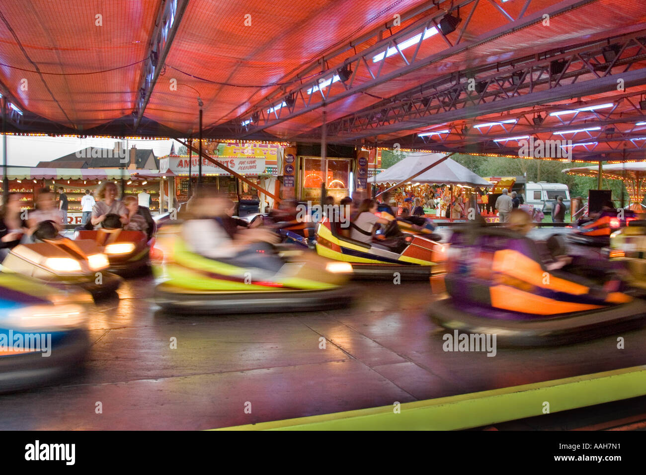 Fairground bumper cars dodgems hi-res stock photography and images - Alamy