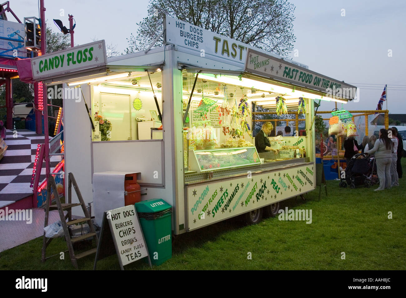 Fast food stall fun fair hi-res stock photography and images - Alamy
