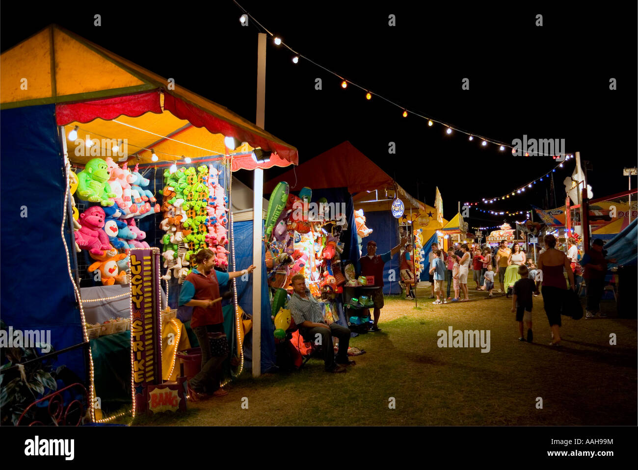 Side show alley hi-res stock photography and images - Alamy