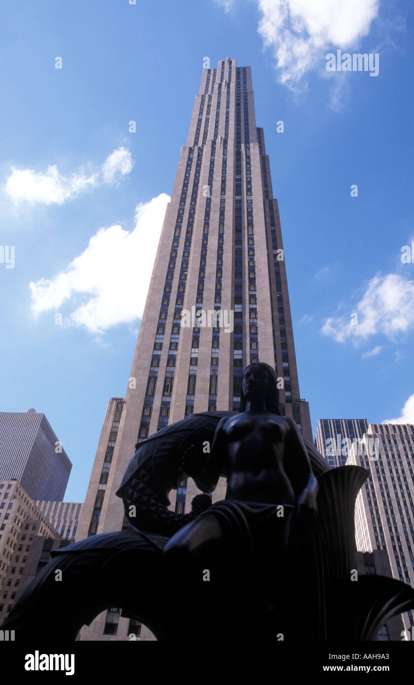 Rockefeller plaza buildings looking up hi-res stock photography and ...