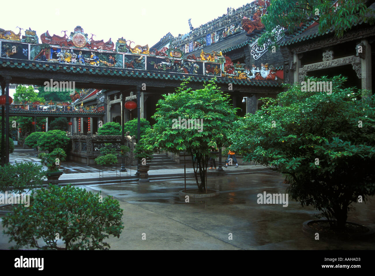 Rainy courtyard at Buddhist temple China Stock Photo - Alamy