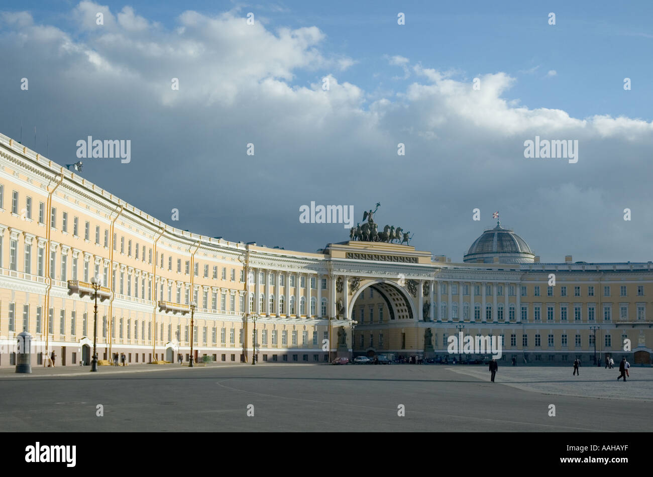 The General Staff Building in Palace Square, Saint Petersburg, Russia ...