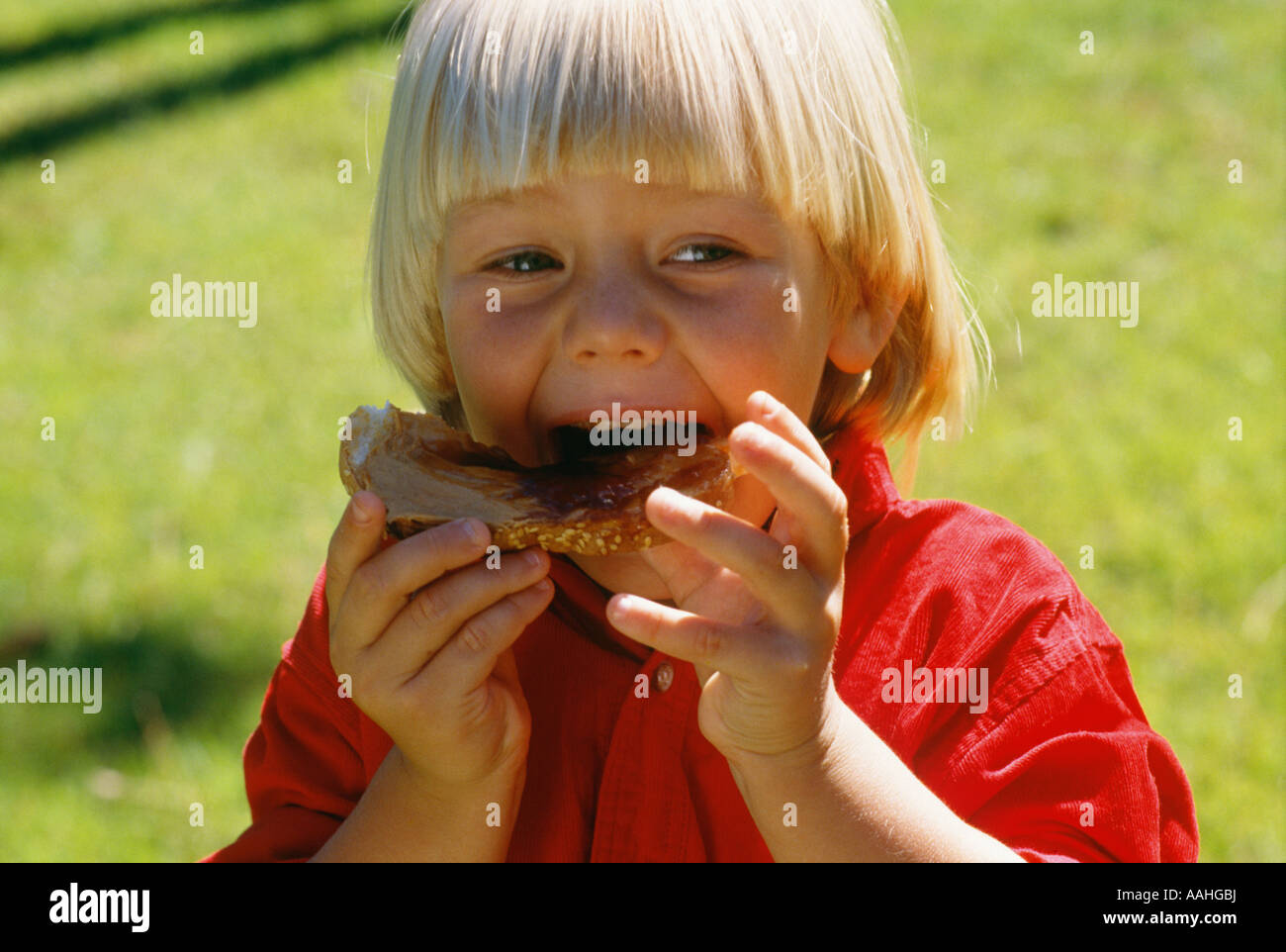 Girl 4 5 eating pan cake Stock Photo - Alamy