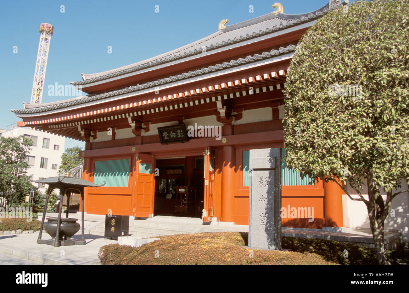 Tokyo main place of worship hi-res stock photography and images - Alamy