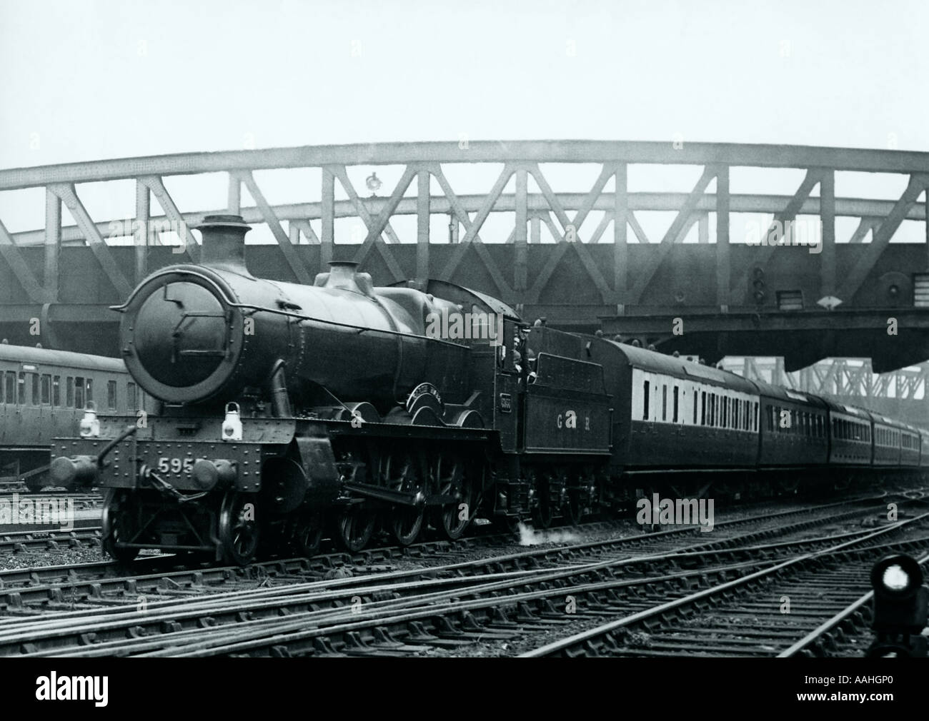 GWR Loco Garth Hall leaving Paddington Station 1946 Stock Photo - Alamy
