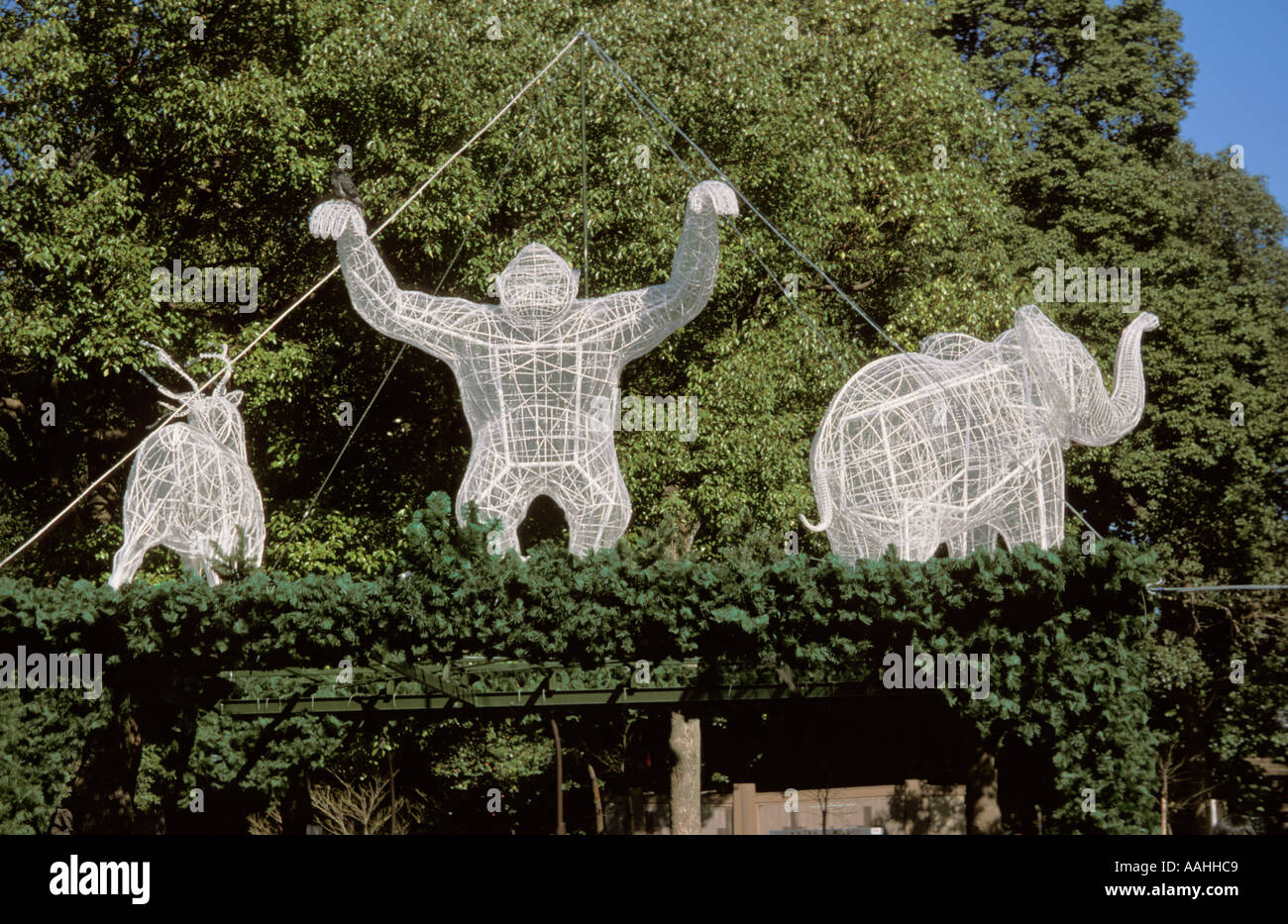 Japan Tokyo Ueno Wire frame Animals at Park Entrance Stock Photo - Alamy