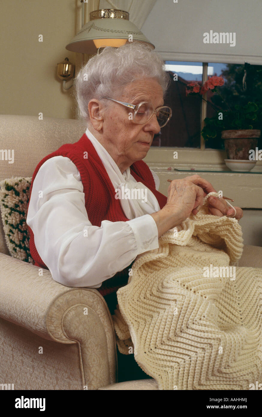 Knitting images hi-res stock photography and images - Alamy