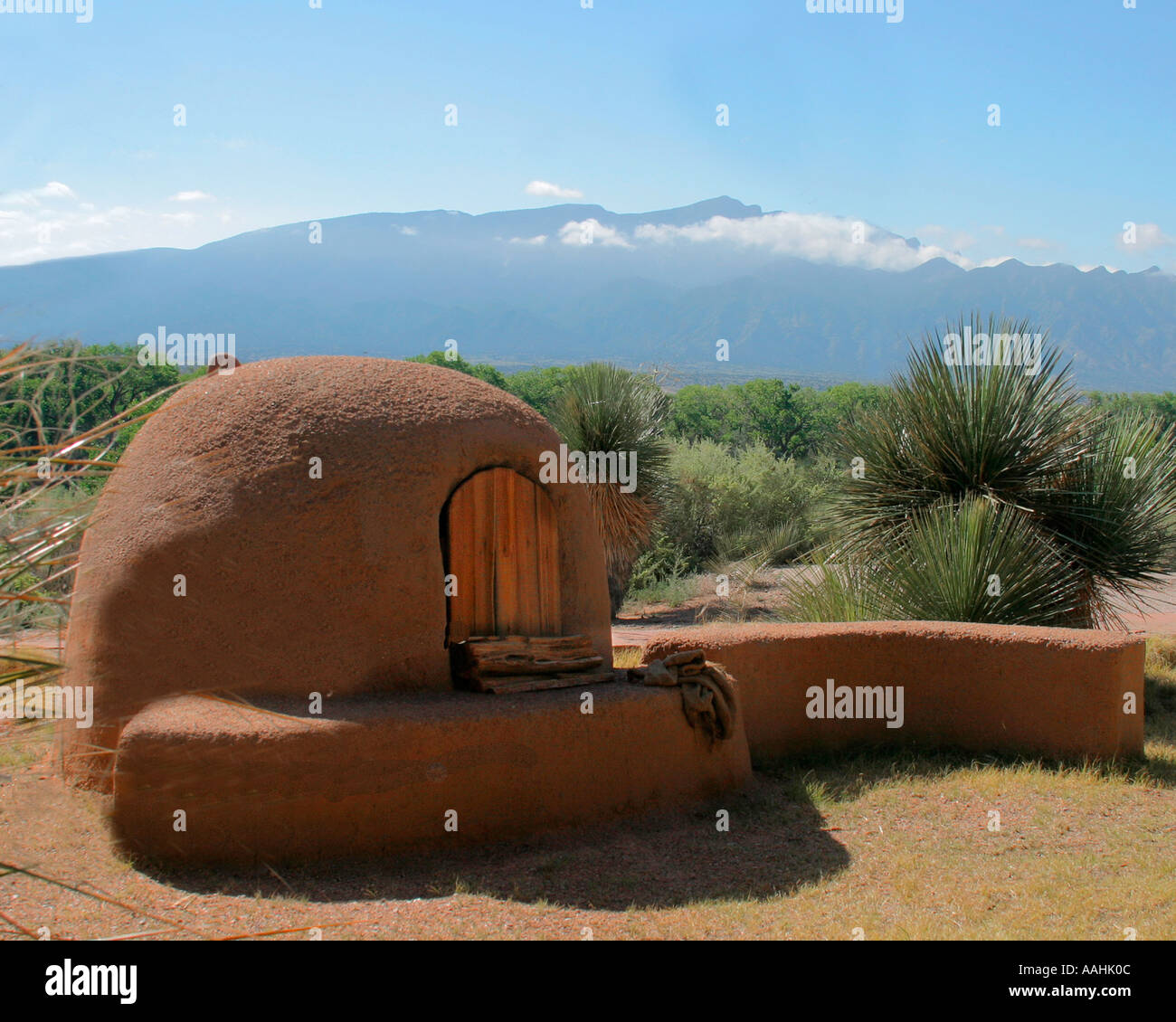 A native American adobe Kiva or oven used for cooking Stock Photo - Alamy