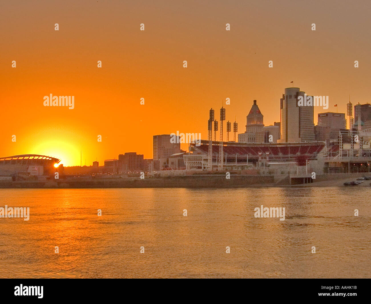 Riverfront stadium hi-res stock photography and images - Alamy