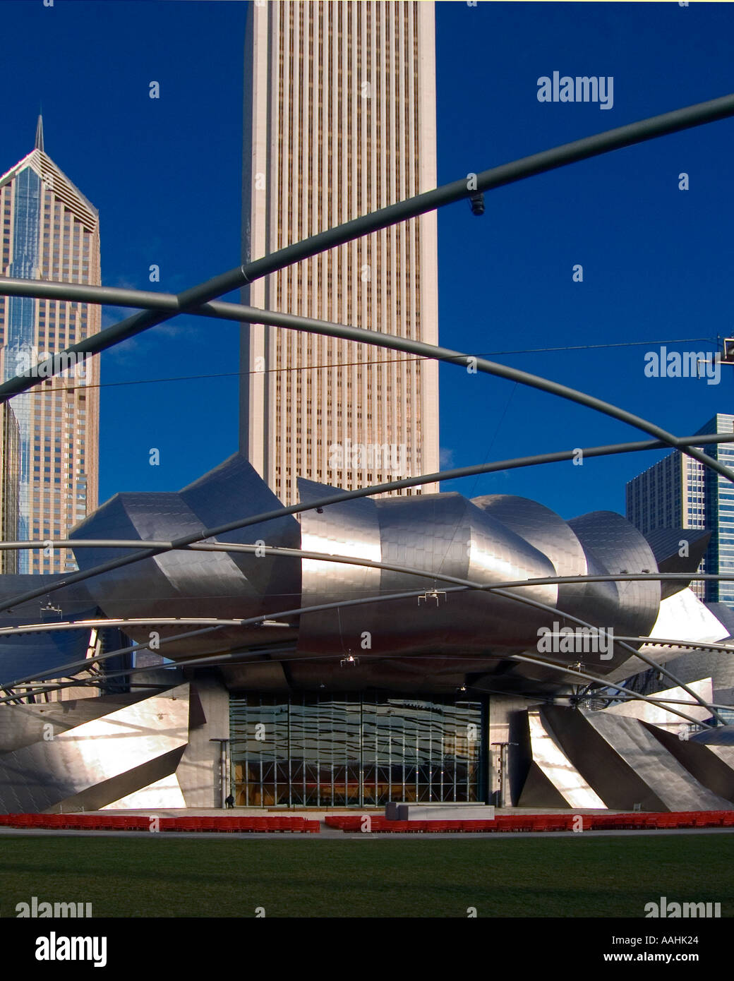 Jay Pritzker Pavilion in Millennium Park Chicago Stock Photo - Alamy