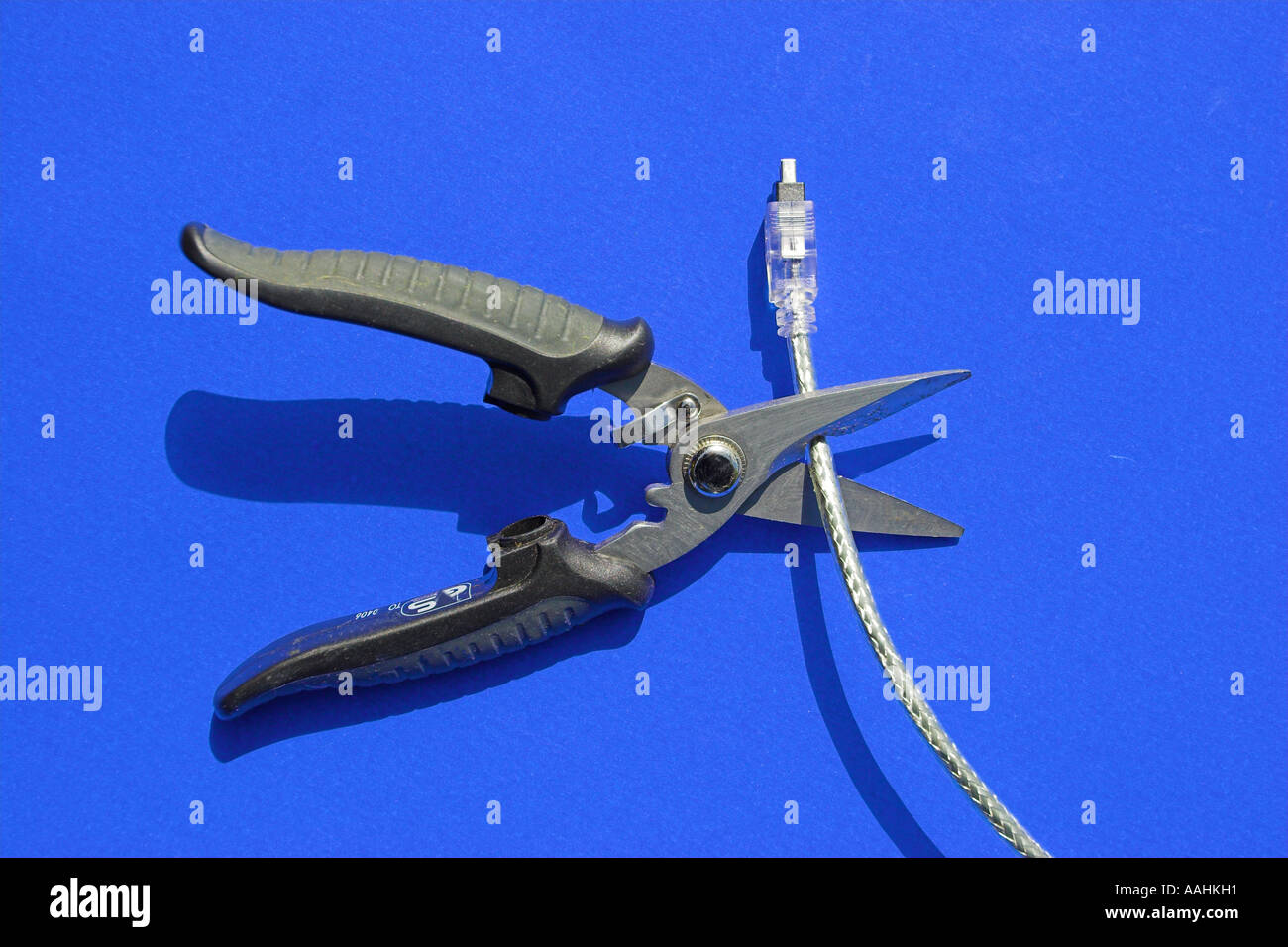 Communication connectivity nippers hi-res stock photography and images ...