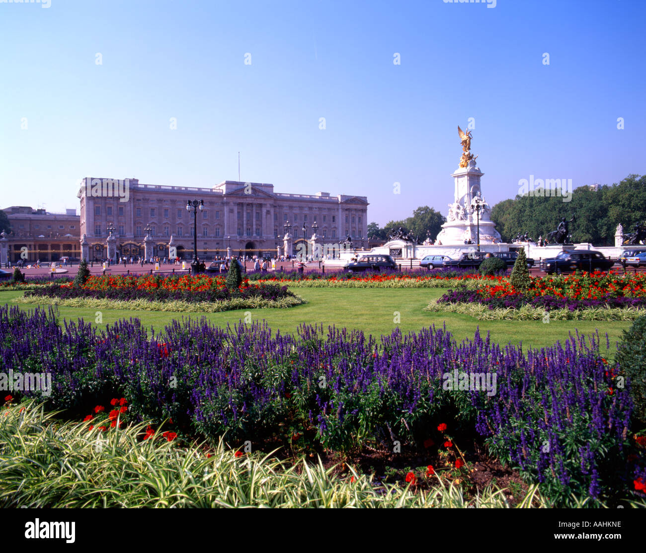 Buckingham palace royal family hi-res stock photography and images - Alamy