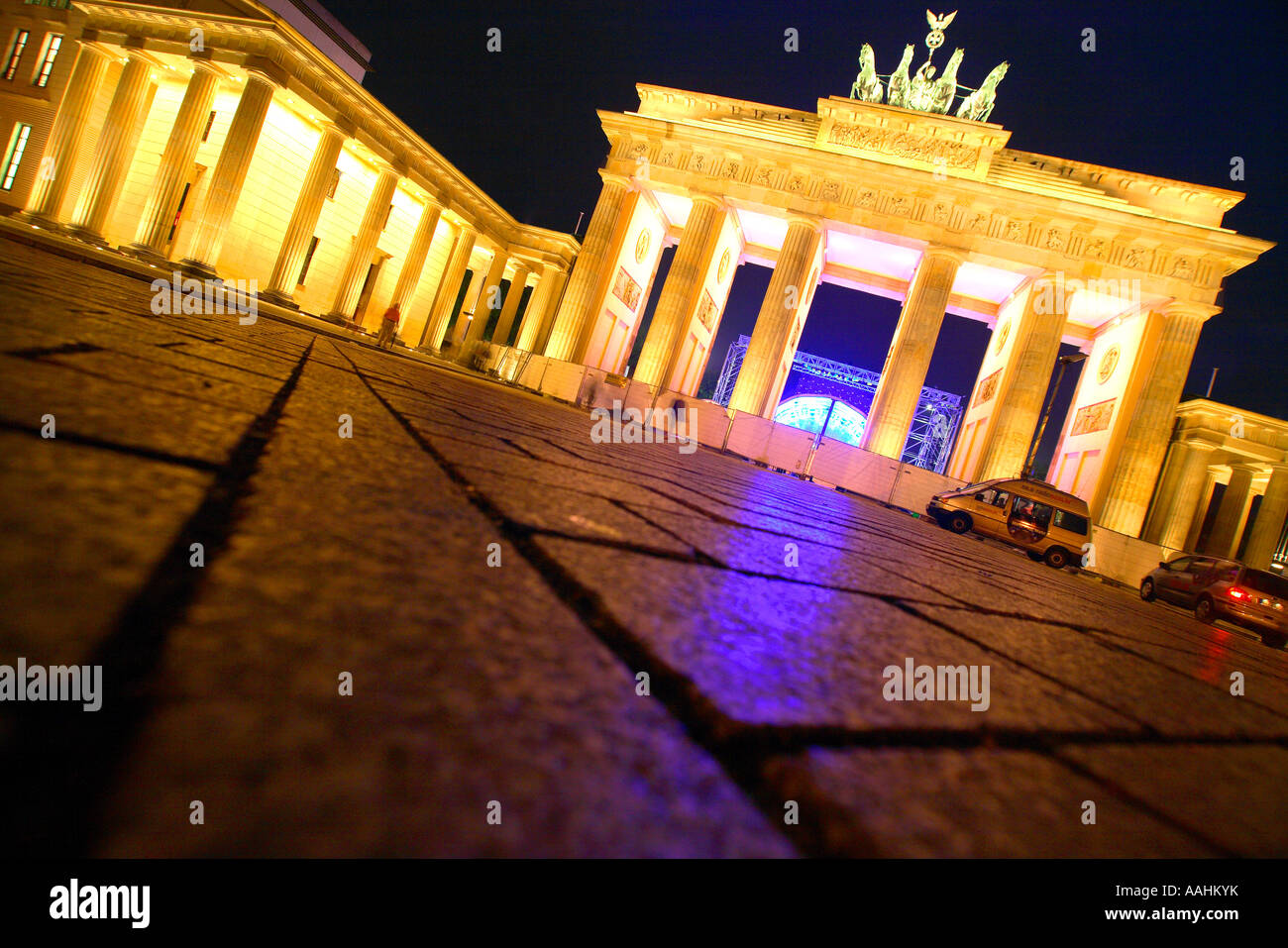 Travel photography from the Brandenburger Tor quadriga Pariser platz ...