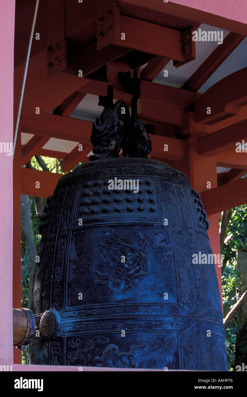 Bell details Byodo In Temple in the Valley of the Temples Oahu Hawaii ...