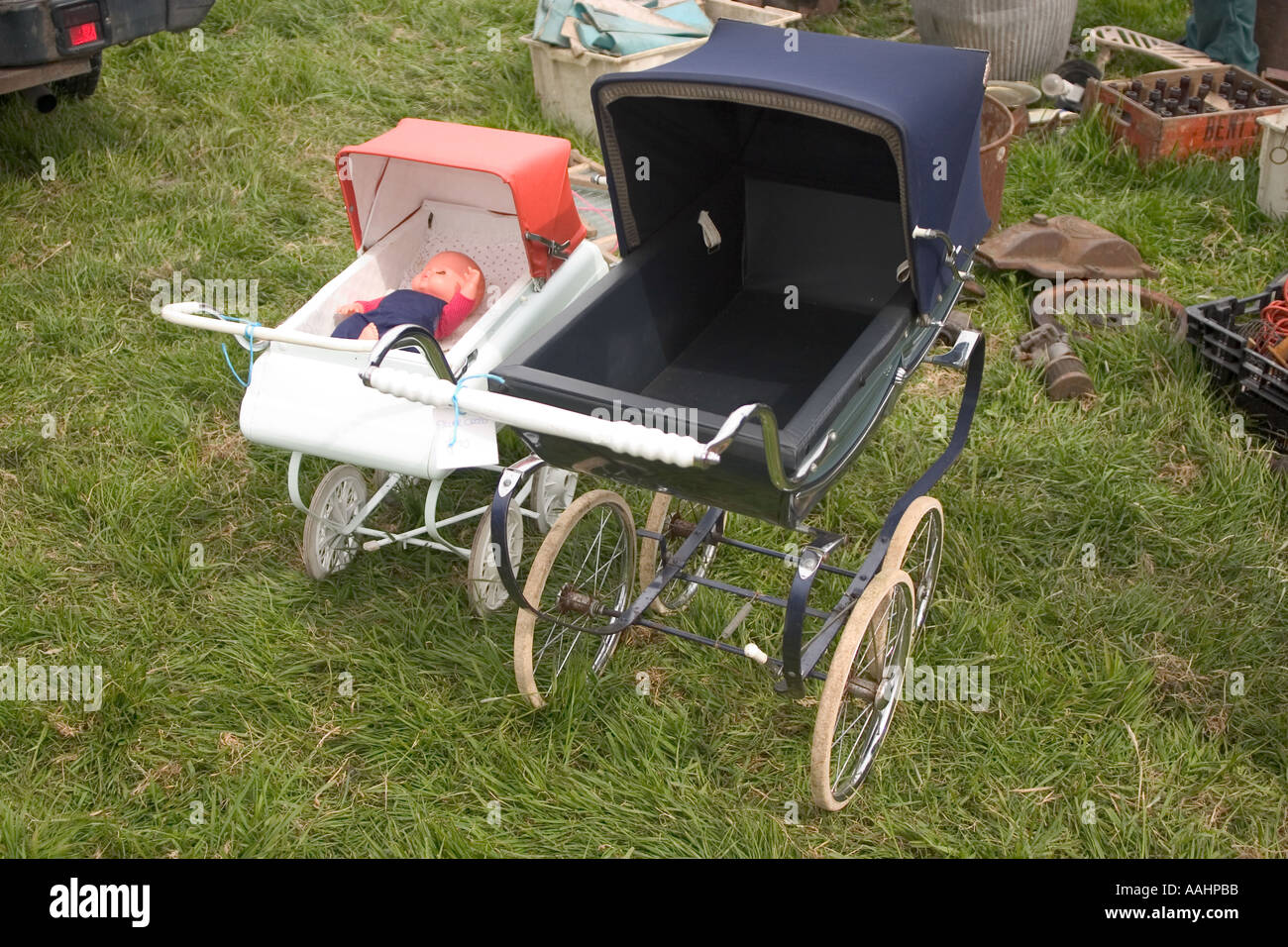 Silver cross pram hi-res stock photography and images - Alamy