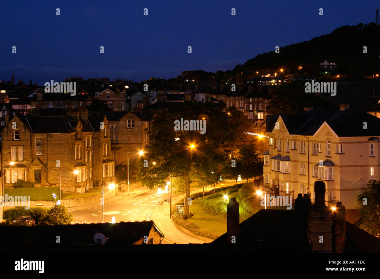 Street lighting at night, Scarborough Stock Photo - Alamy