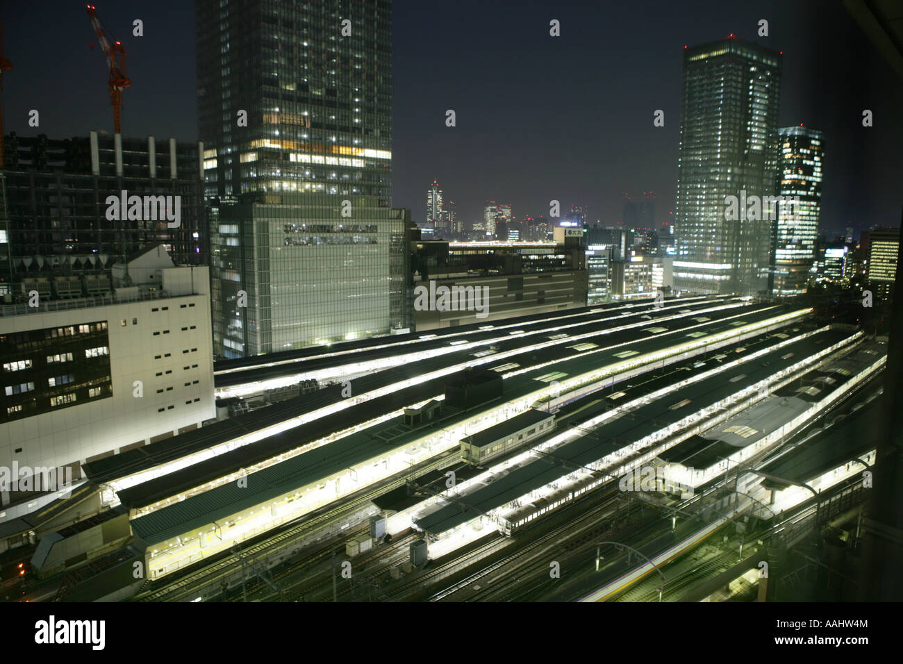 JPN, Japan, Tokyo: Tokyo Station, plattform JR Line, local trains Stock ...