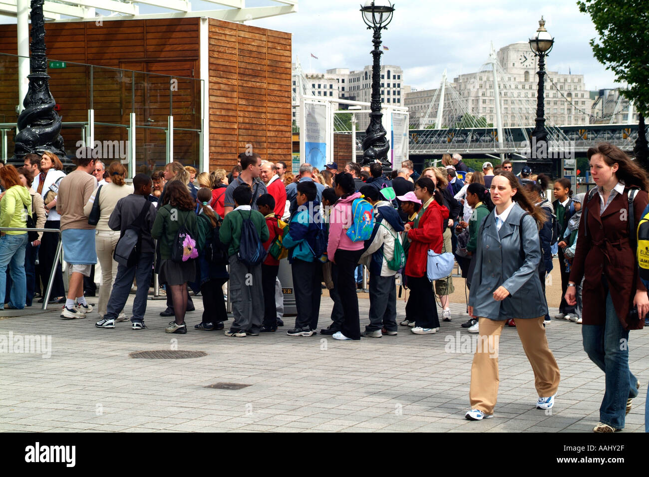 Crowd of teenage tourists in London Stock Photo - Alamy