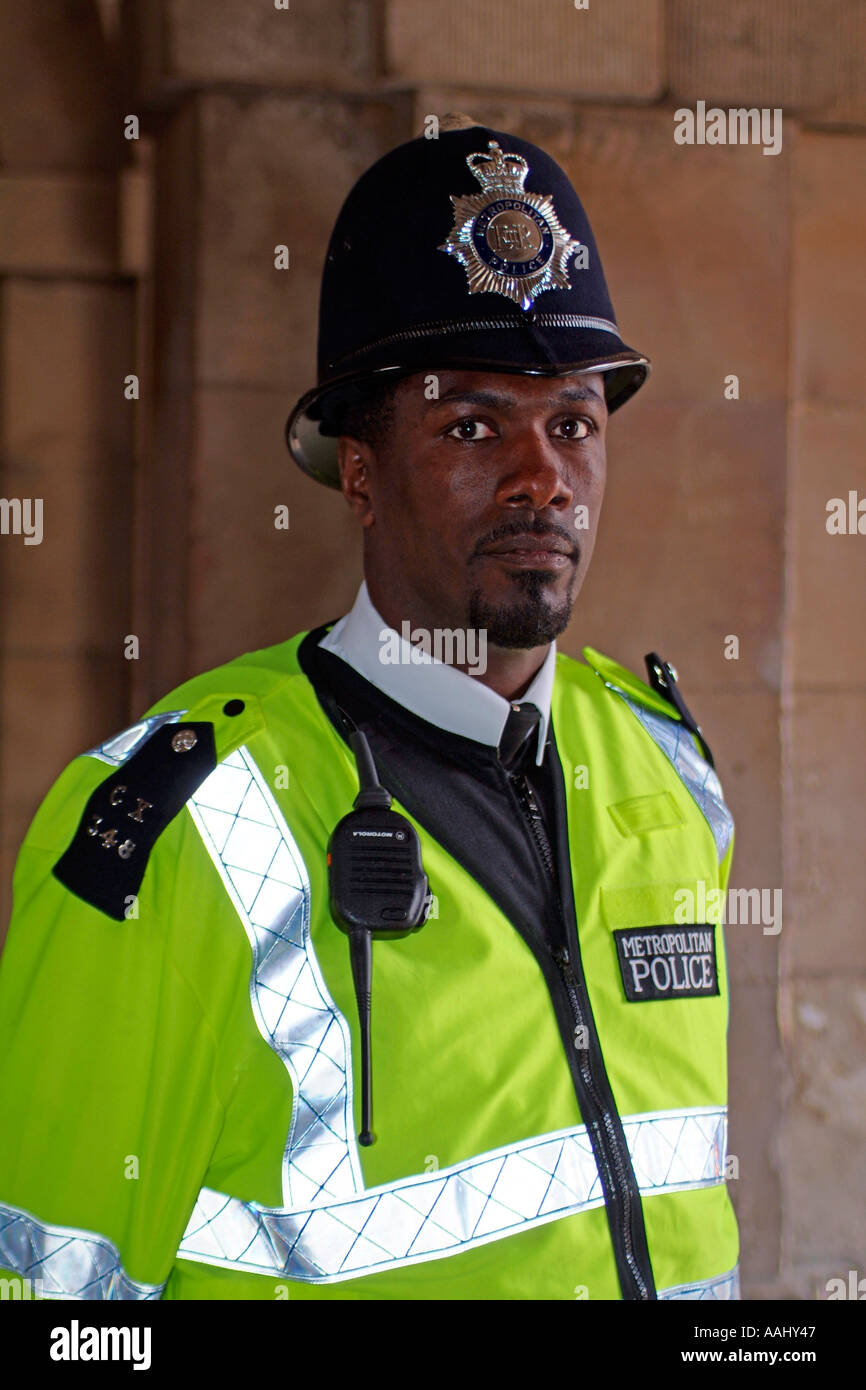Black policeman hi-res stock photography and images - Alamy