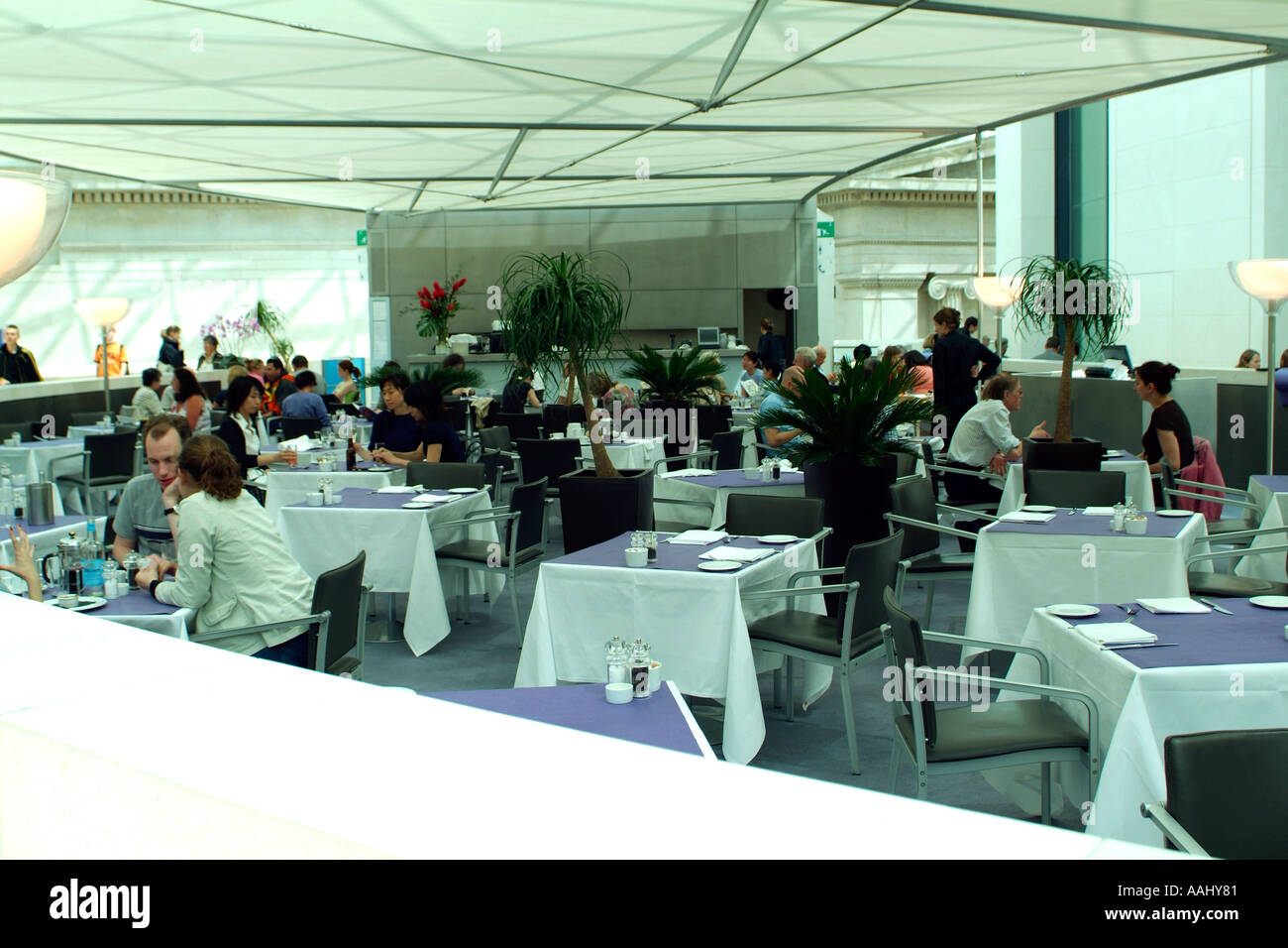 People dining in an upmarket restaurant Stock Photo - Alamy