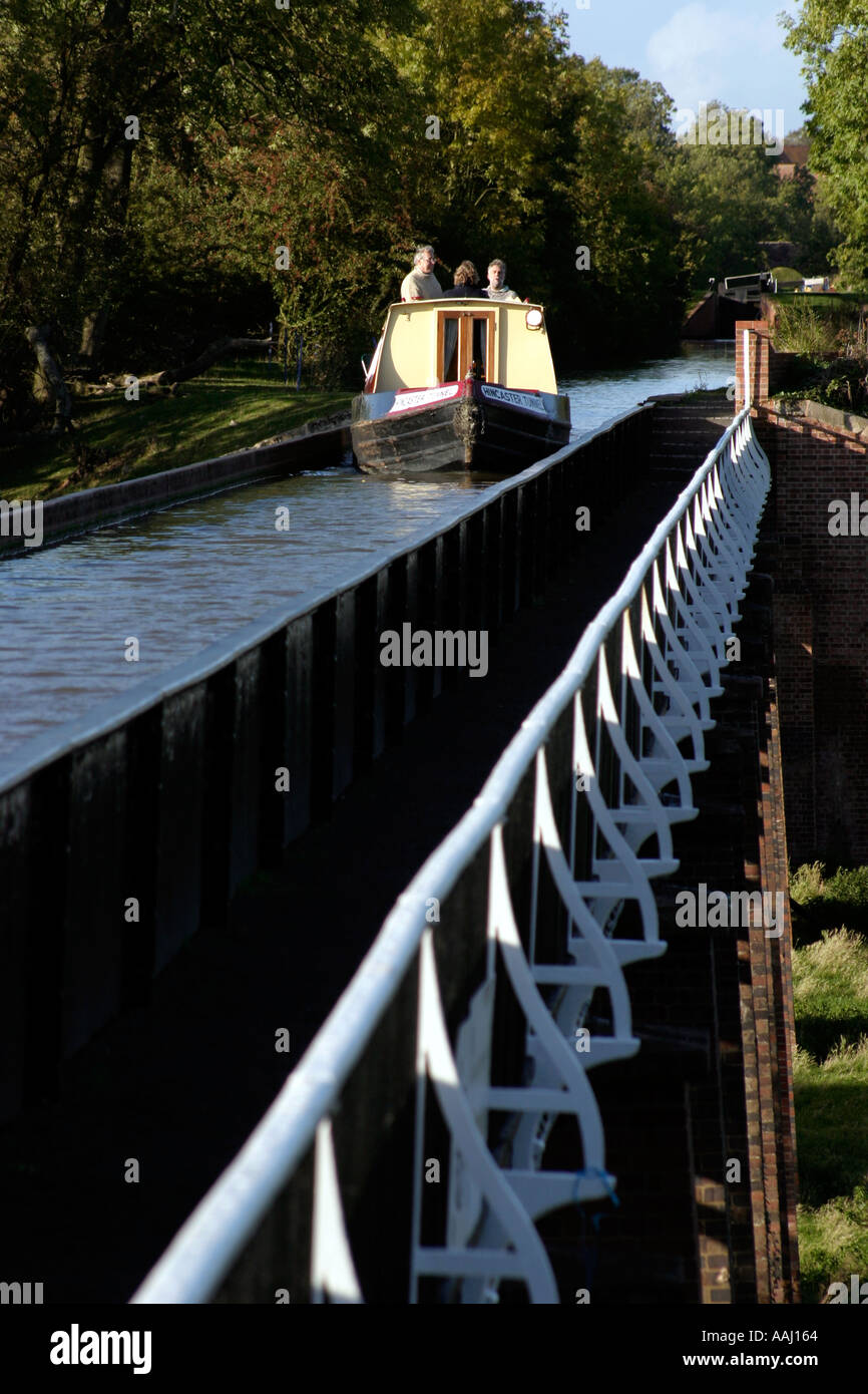 Narrowboat Crossing The Edstone Aqueduct, Warwickshire England Stock ...