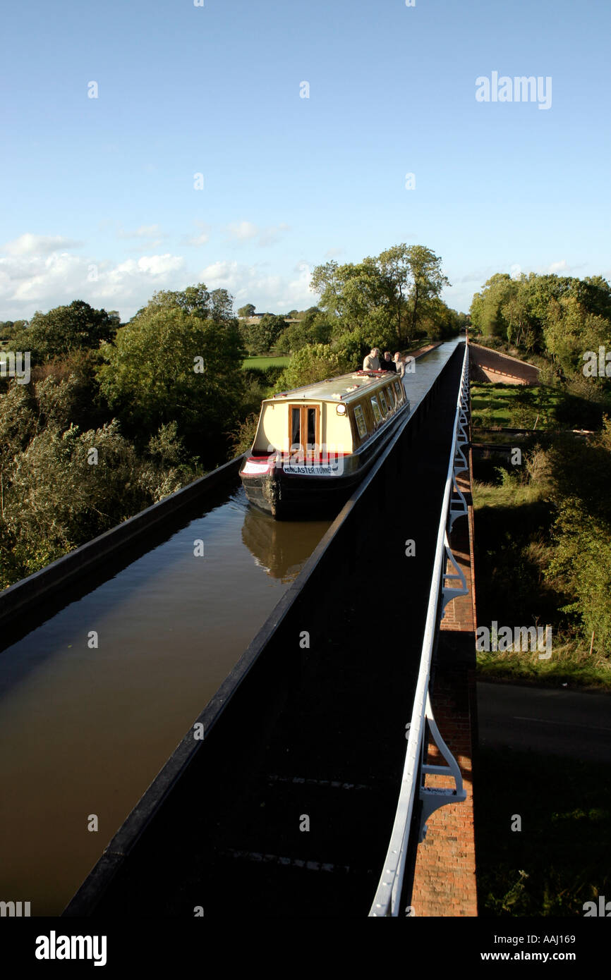 Narrowboat Crossing The Edstone Aqueduct, Warwickshire England Stock ...
