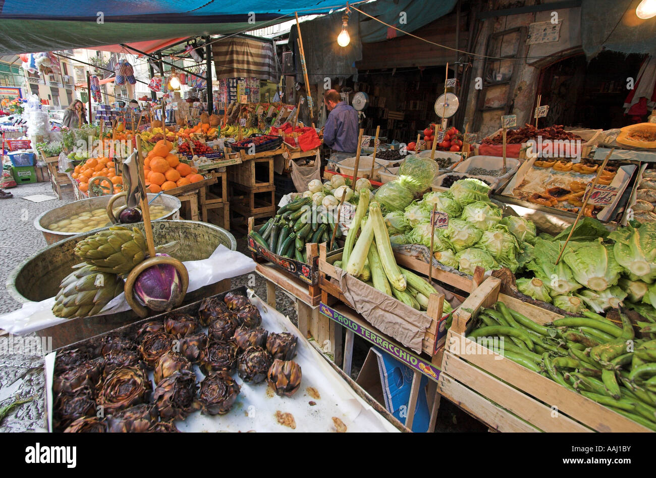 Ballaro historic fruit and vegetable market in Palermo Sicily Stock ...