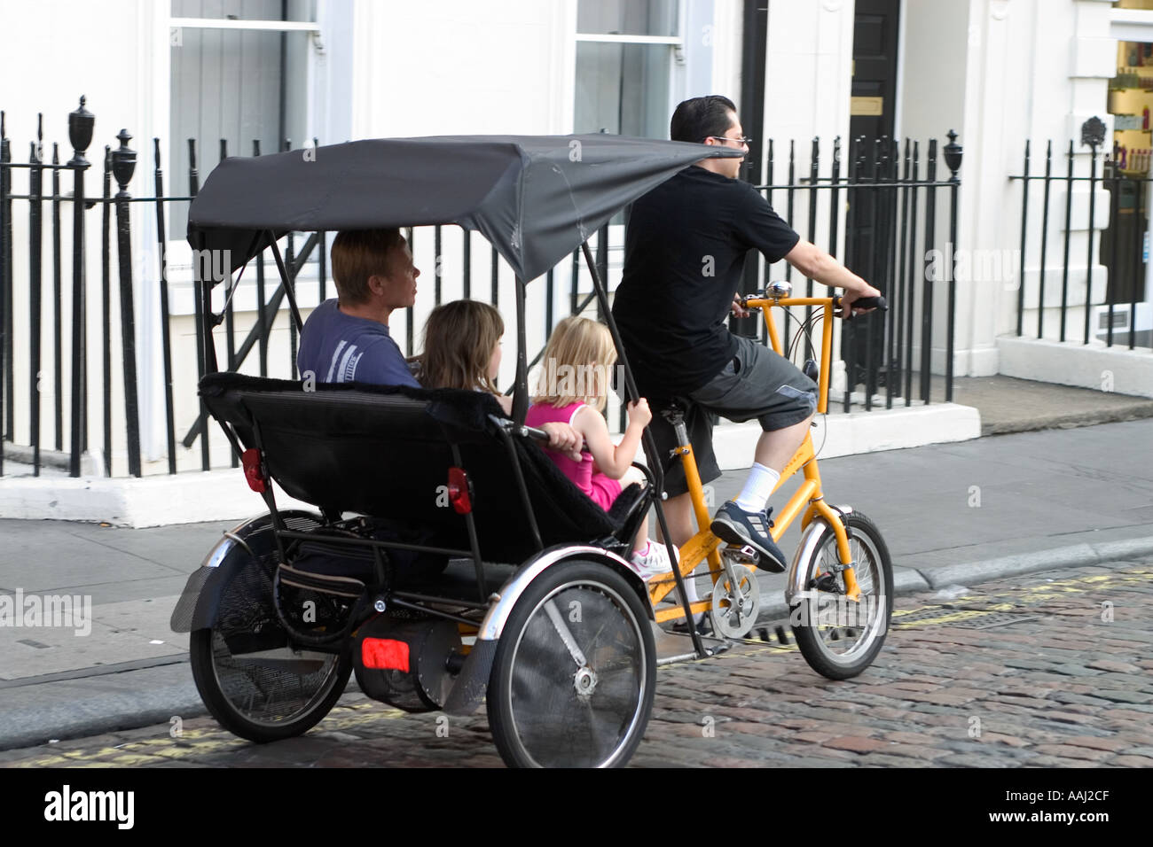 Rickshaw london hi-res stock photography and images - Alamy