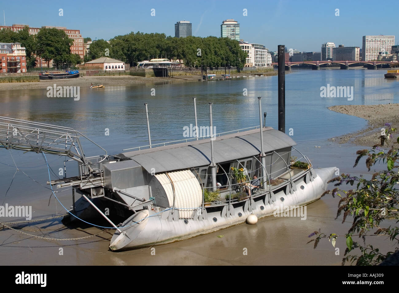 House by the thames hi-res stock photography and images - Alamy