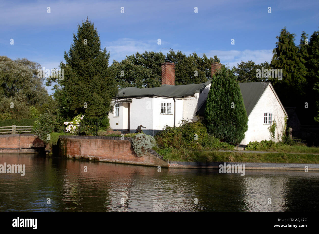 Barrel Roofed Lock Keeper s Cottage at Kingswood Junction Lapworth ...