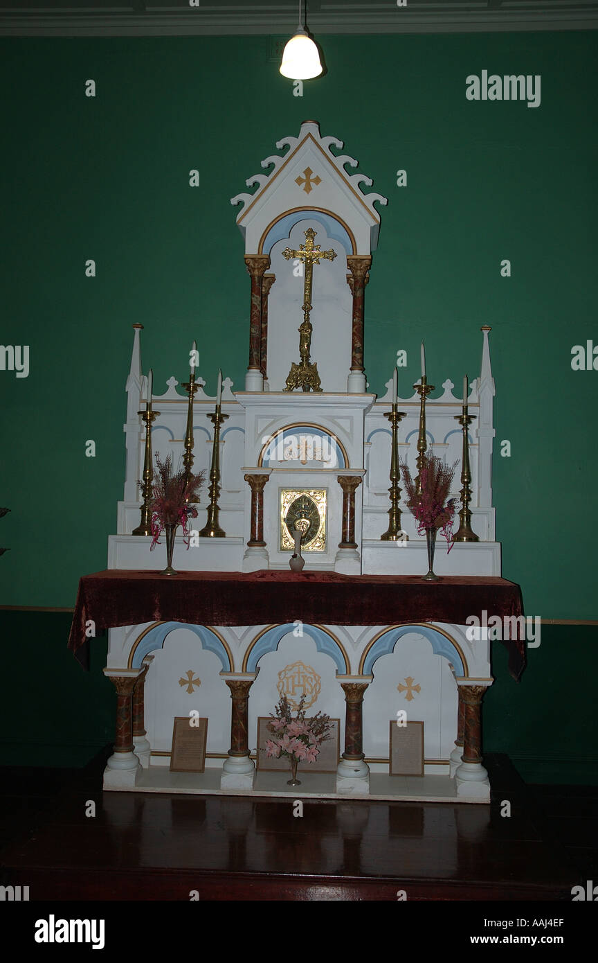 old church altar gold and white marble dsc 0165 Stock Photo - Alamy