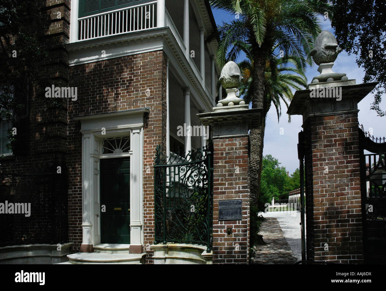 Historic charleston iron gate hi-res stock photography and images - Alamy
