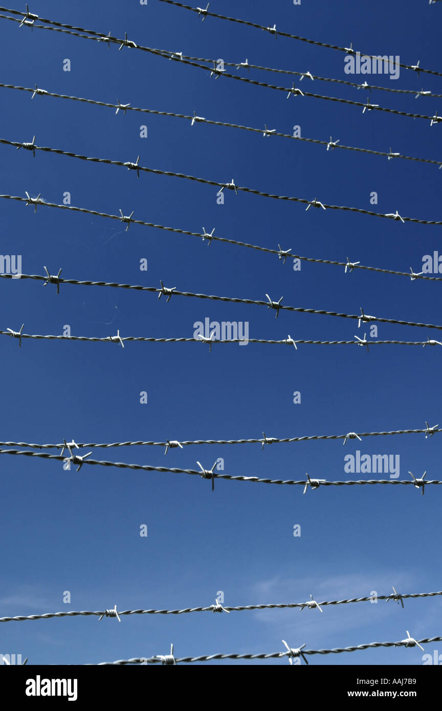 Border crossing barbed wire hi-res stock photography and images - Alamy