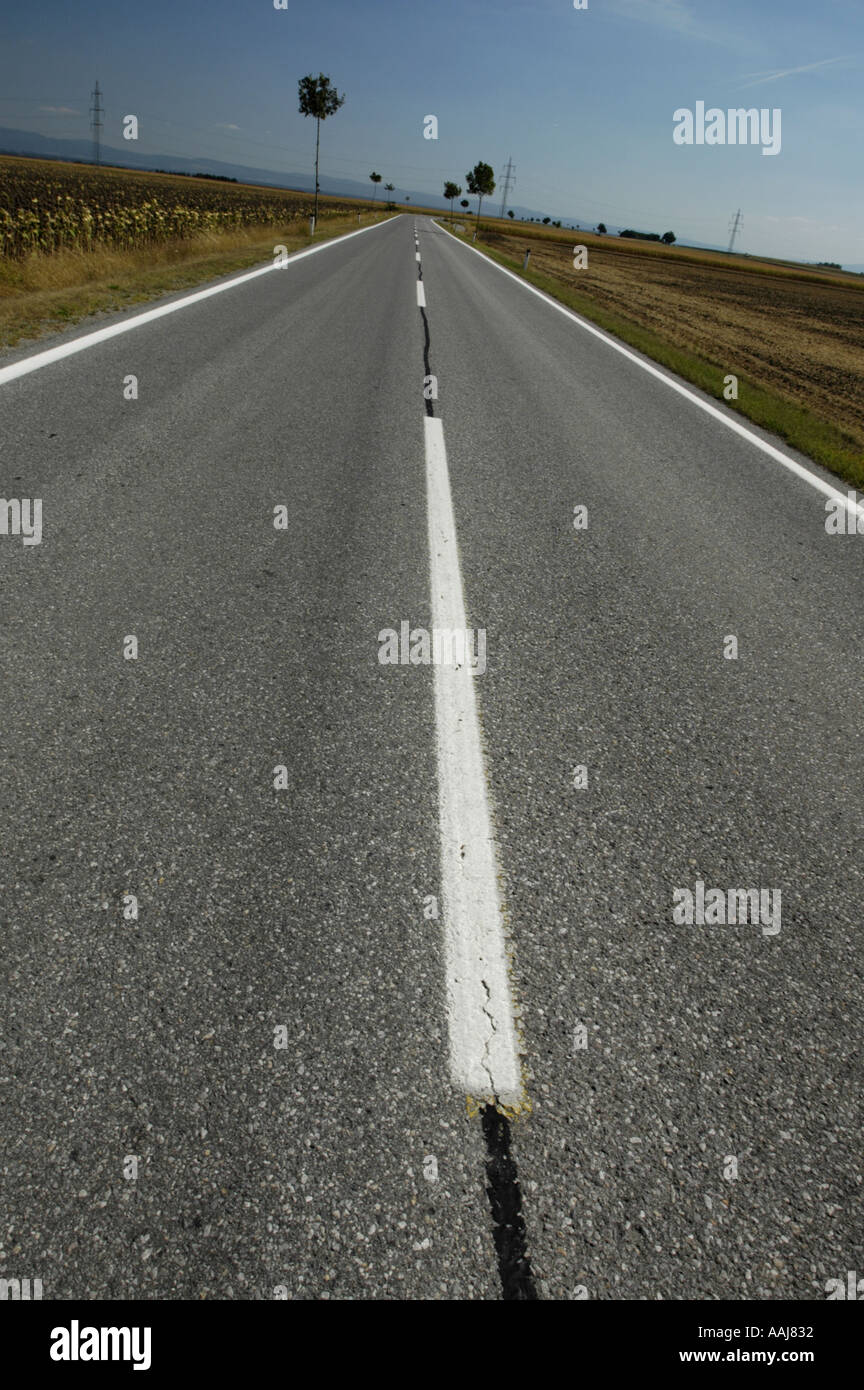 street marking middle line Stock Photo - Alamy