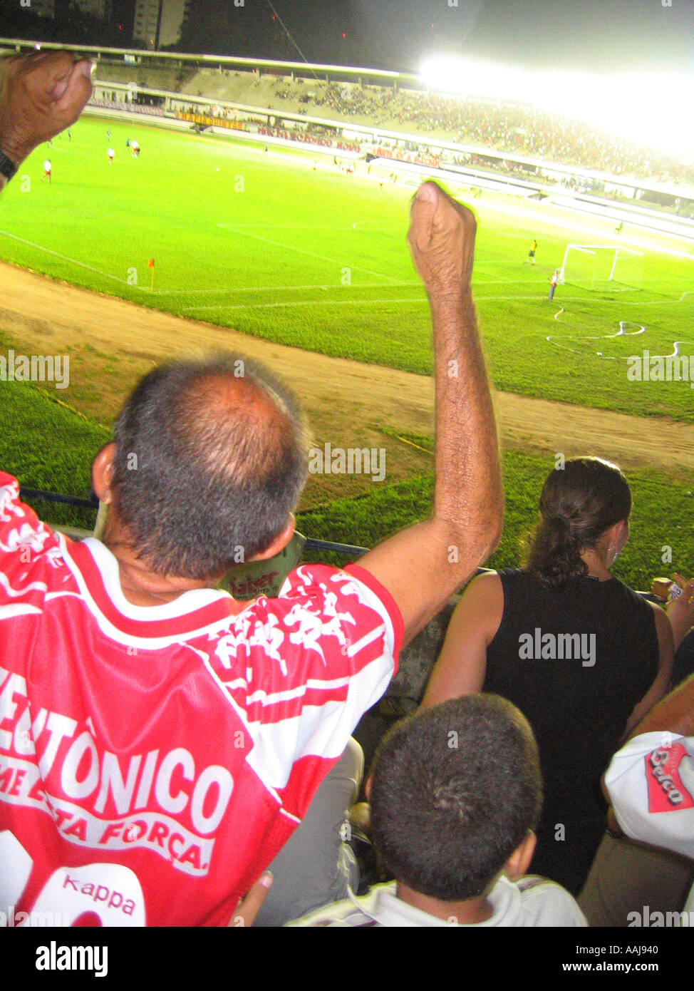 Tropics shade crowd hi-res stock photography and images - Alamy