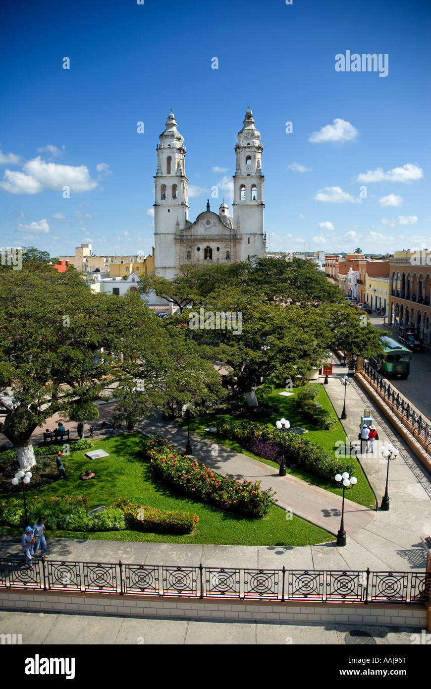 Campeche mexico parque principal hi-res stock photography and images ...