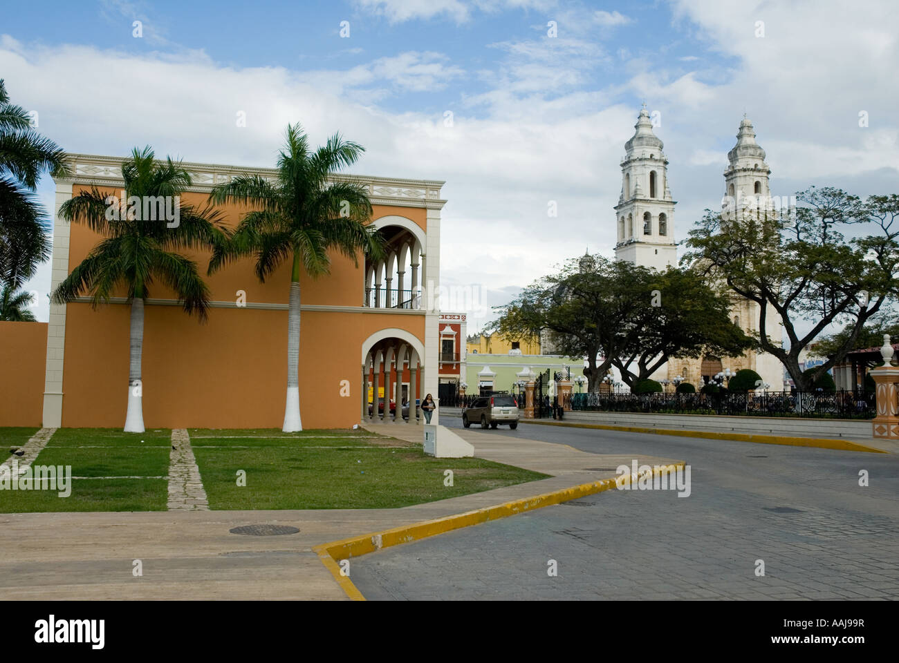 Campeche mexico parque principal hi-res stock photography and images ...