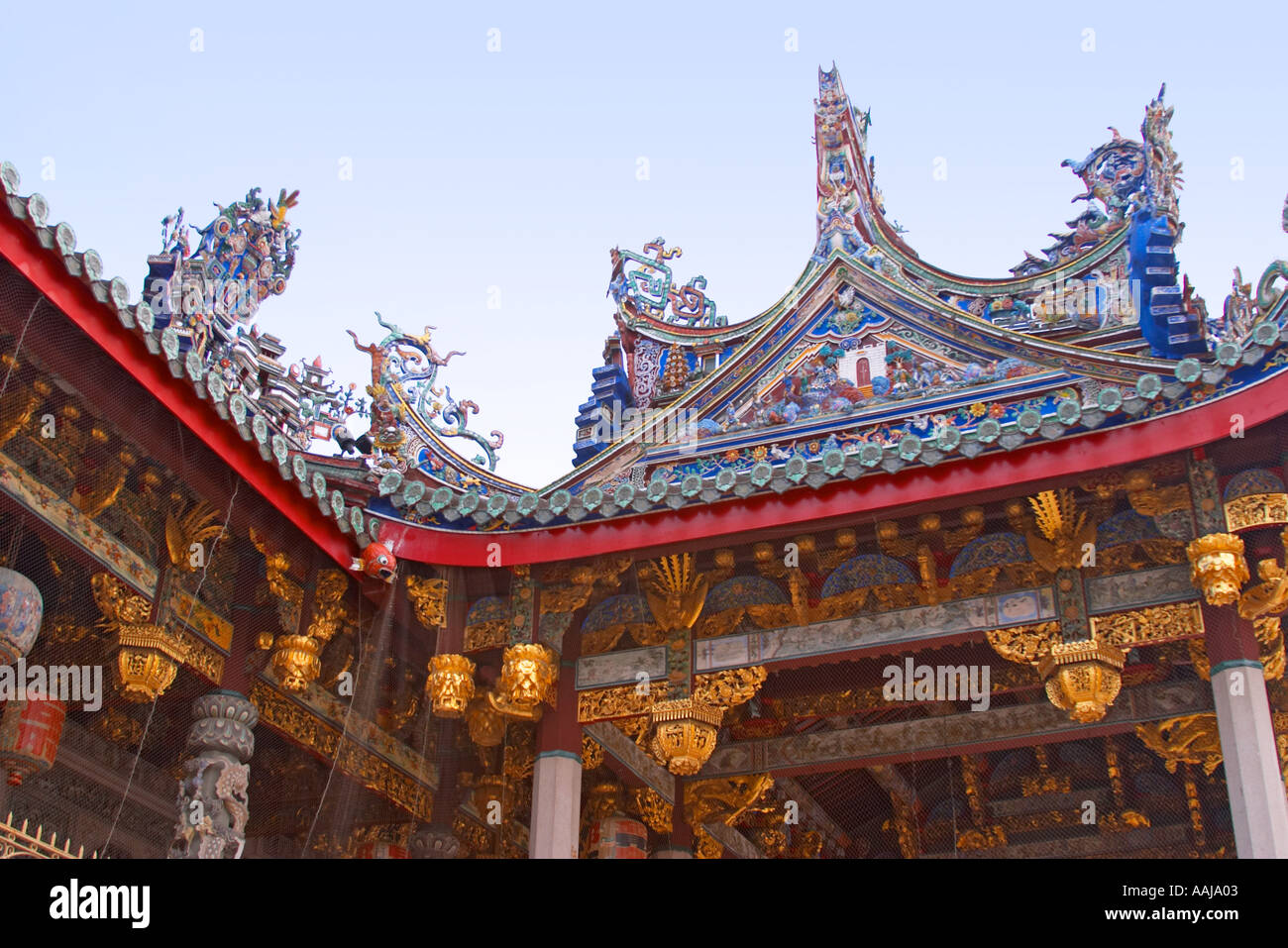 Penang khoo kongsi roof hi-res stock photography and images - Alamy