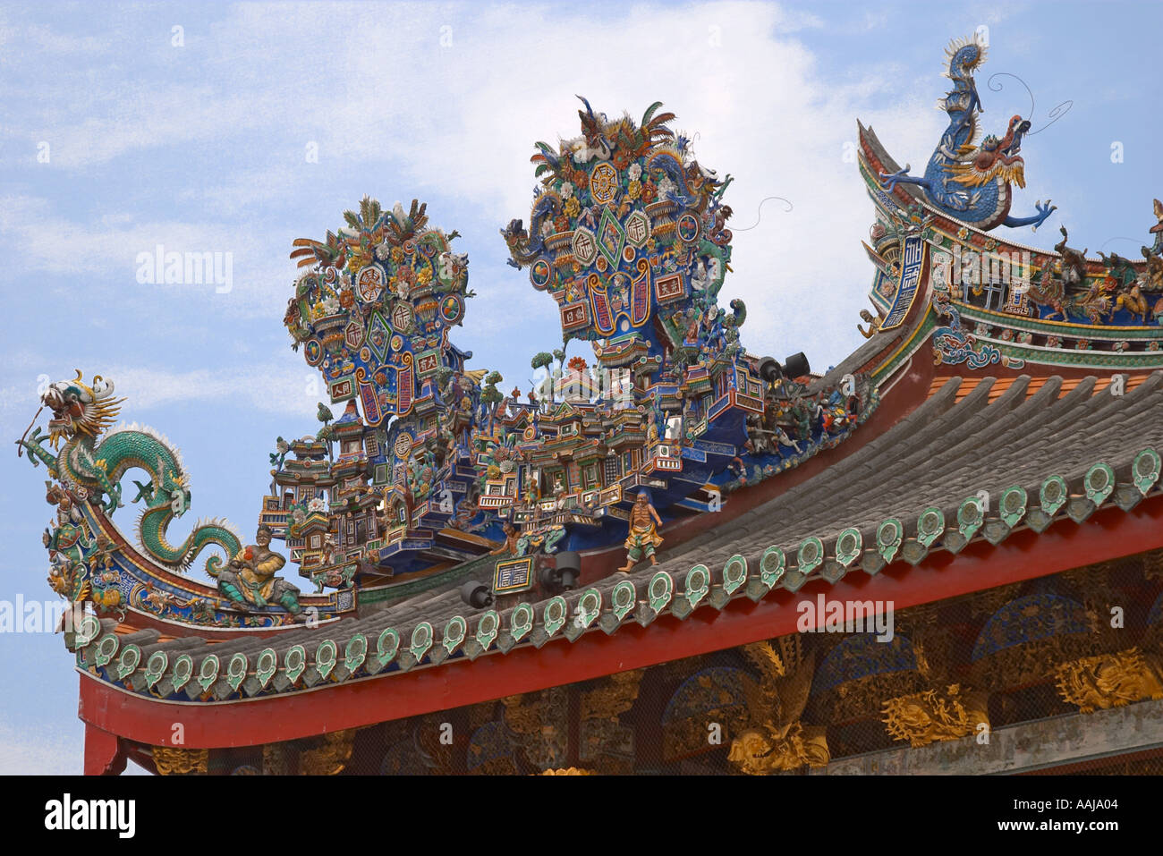 Penang khoo kongsi roof hi-res stock photography and images - Alamy