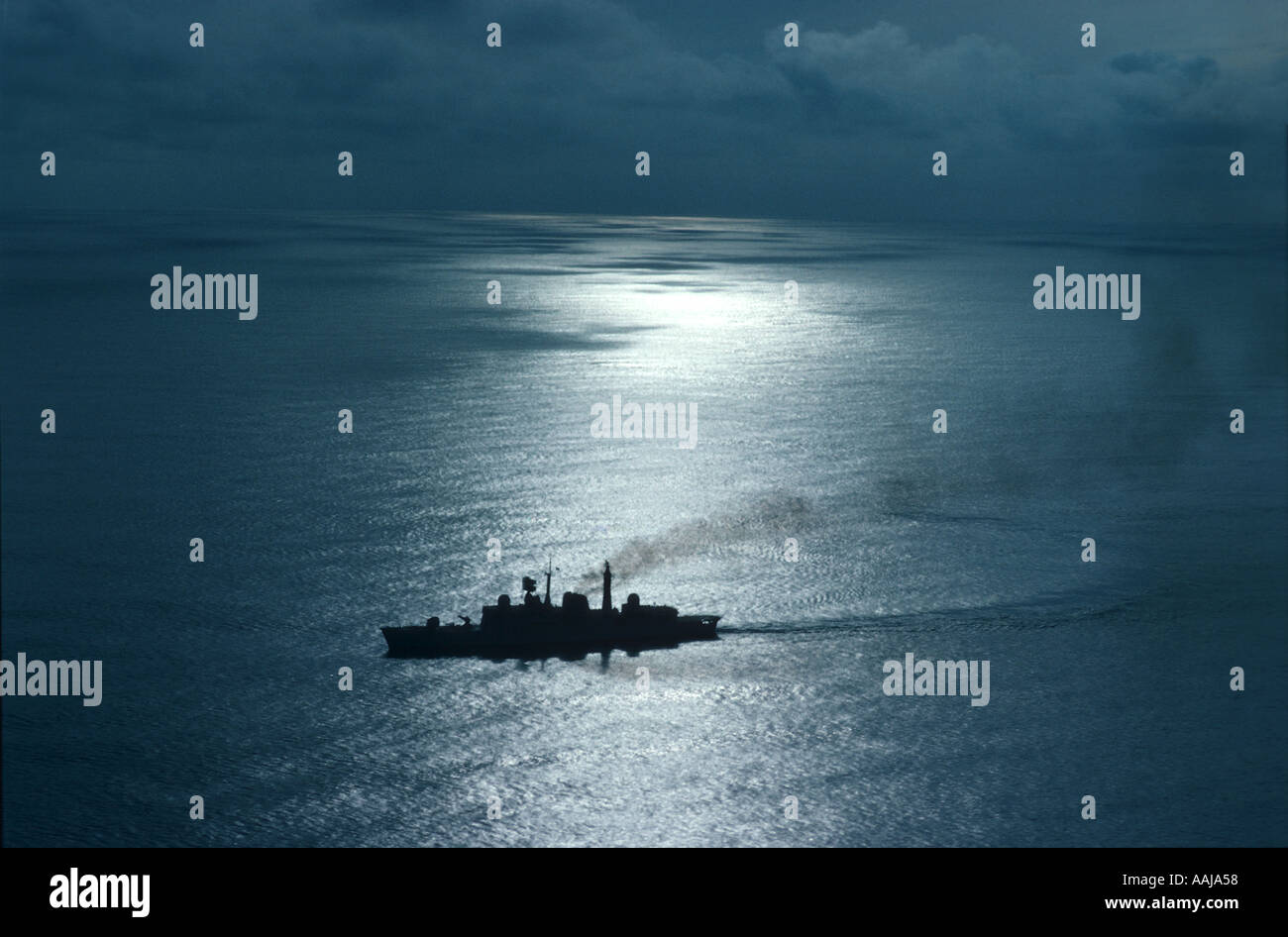 Royal Navy frigate at sea Stock Photo - Alamy