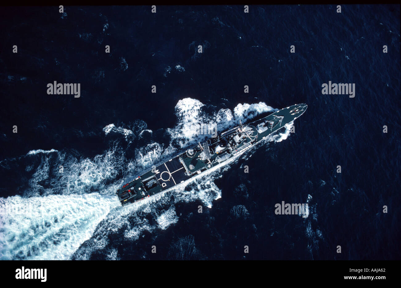 Royal navy frigate hi-res stock photography and images - Alamy