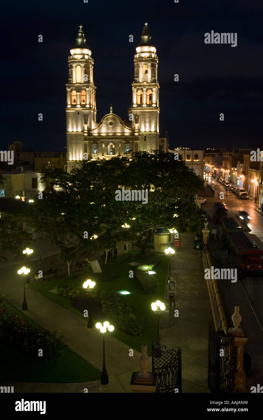 Campeche mexico parque principal hi-res stock photography and images ...