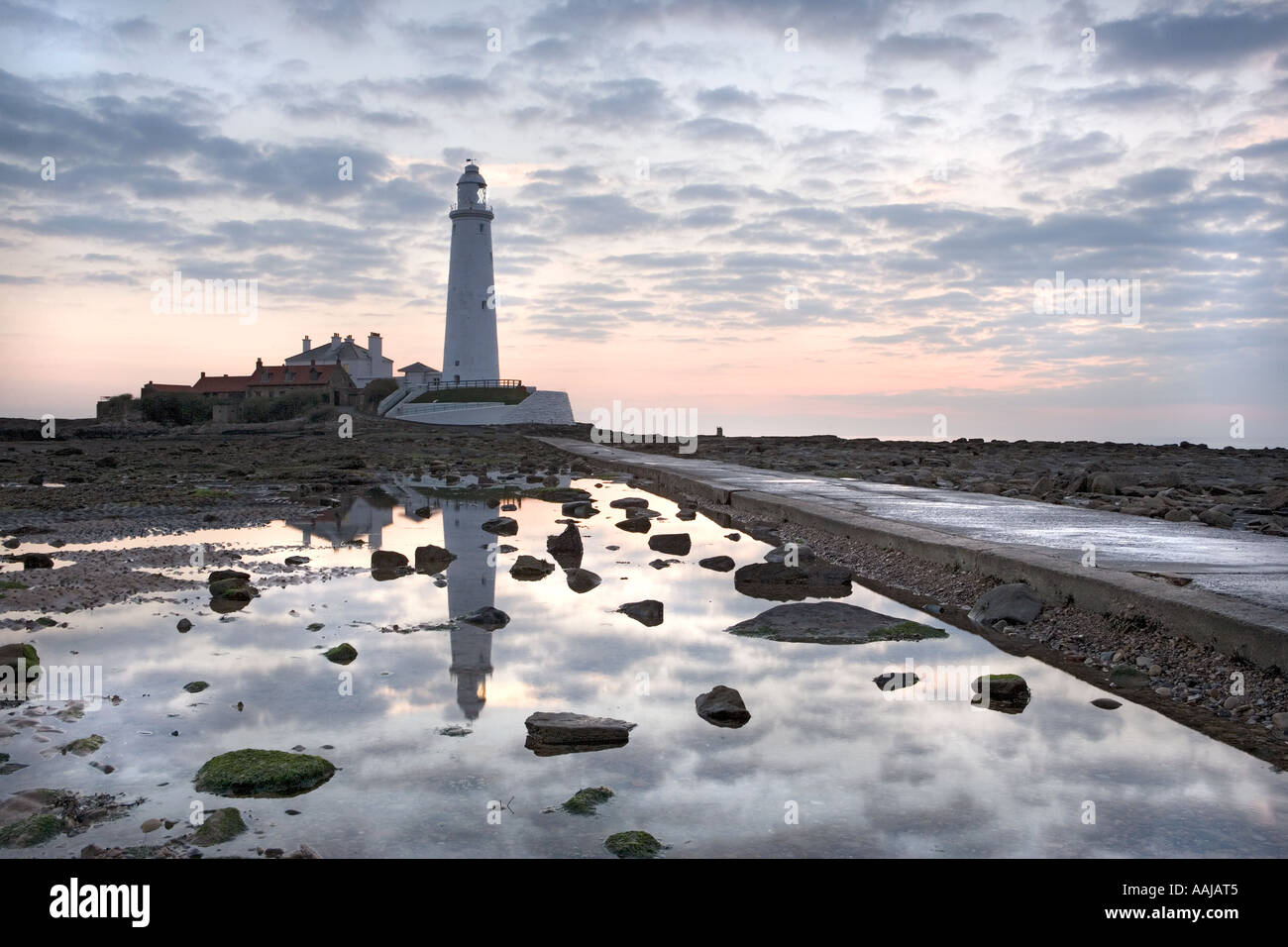 St Mary's Lighthouse, Whitley Bay at dawn. UK Stock Photo - Alamy
