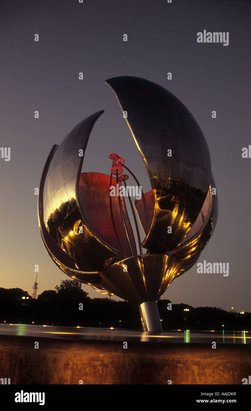 Floralis Generica metal flower sculpture at twilight, Plaza de las ...
