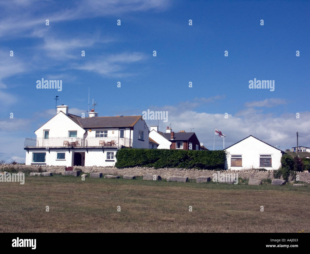 Whitewashed houses and english flag hi-res stock photography and images ...